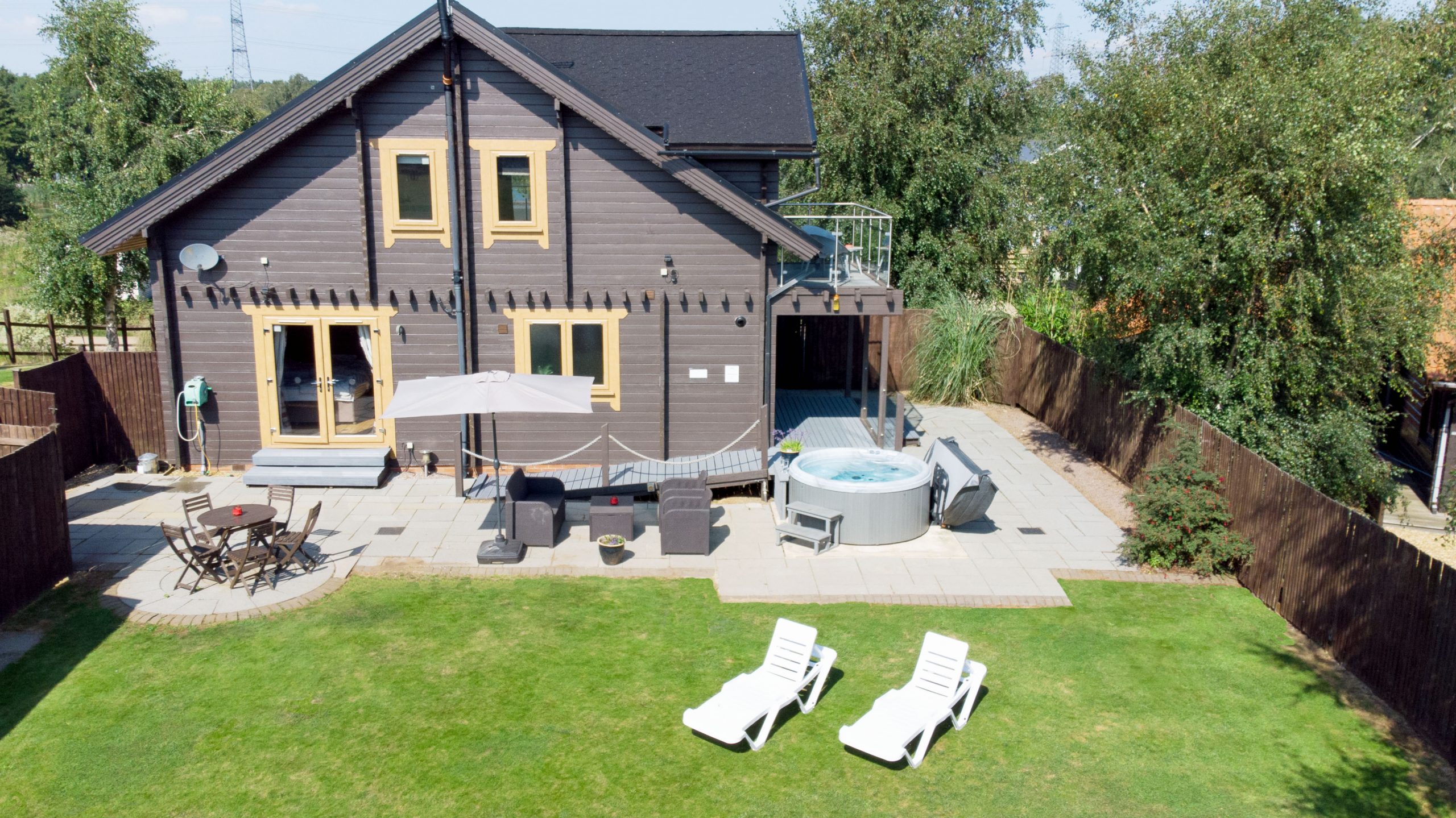 Self Catering Accommodation - Pine Tree Lodge at Pentney Lakes