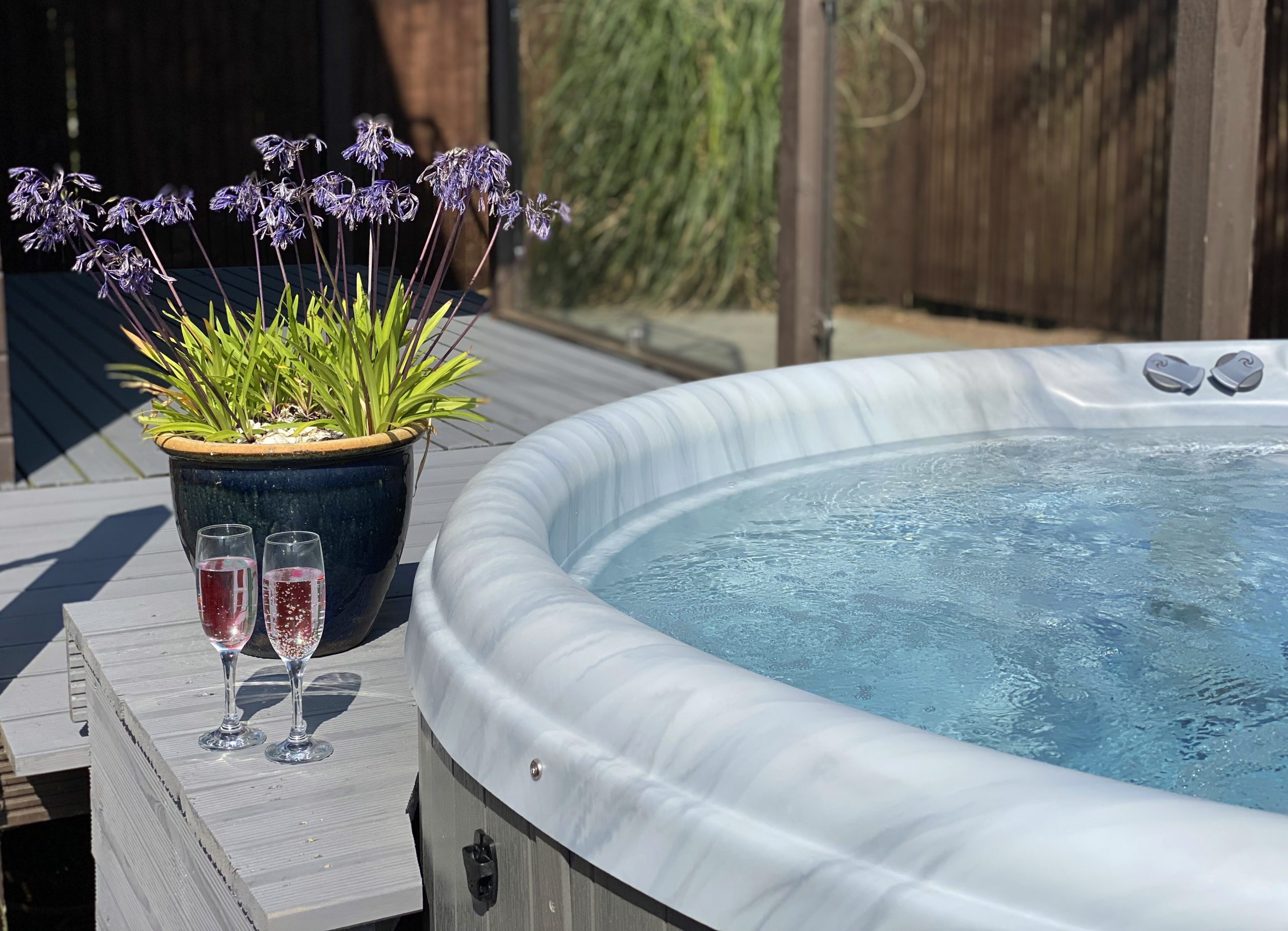 Self Catering Accommodation - Pine Tree Lodge at Pentney Lakes