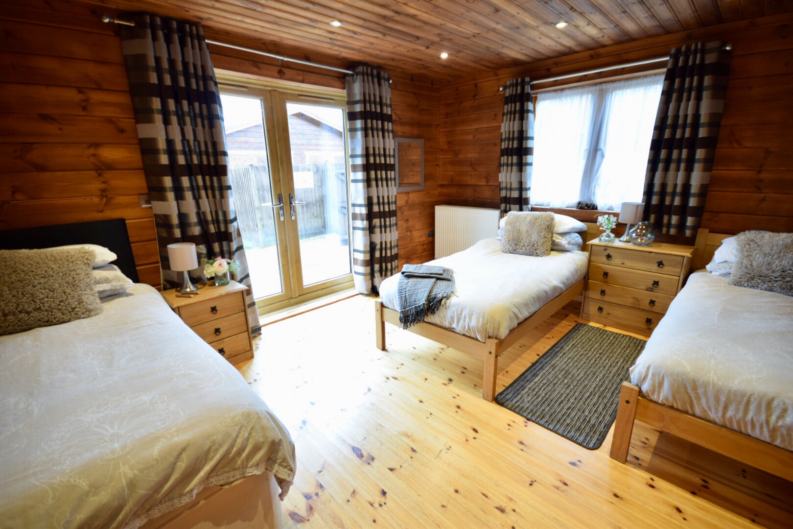 Self Catering Accommodation - Pine Tree Lodge at Pentney Lakes